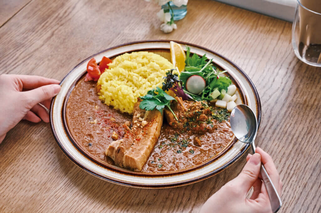沼垂テラスにスパイス香るカレー店「podoco（ポドコ）」が登場！ こだわりの日替わりメニューを堪能 ｜&Komachi