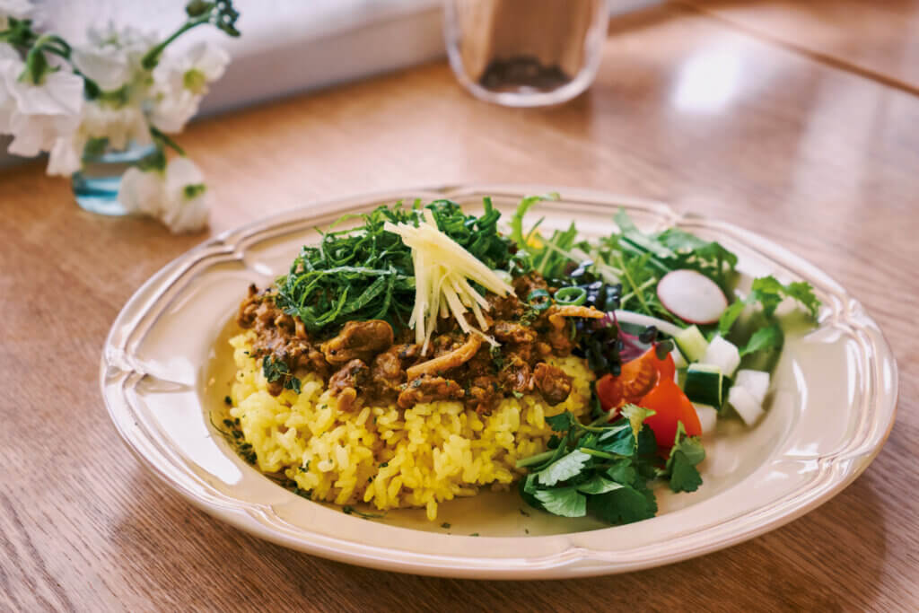 沼垂テラスにスパイス香るカレー店「podoco（ポドコ）」が登場！ こだわりの日替わりメニューを堪能 ｜&Komachi